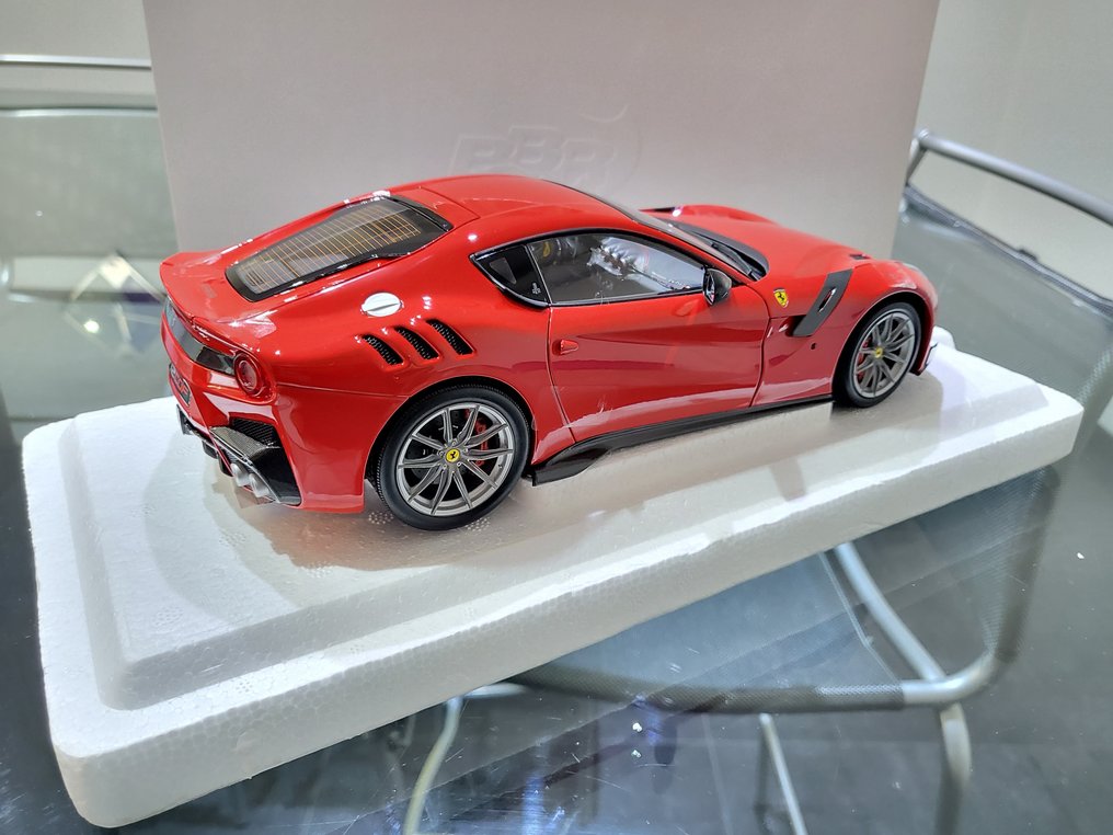 BBR 1:18 - 1 - Voiture miniature - Ferrari F12 TDF Rosso Corsa 322 *full opening* - BBR182101 ...