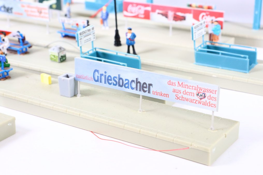 Faller H0 - 120199 - Scenery - Large platform roof with LED - Catawiki