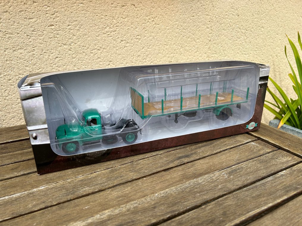 IXO - 1:43 - 3 trucks - Exceptional Semi-Trailer - Catawiki