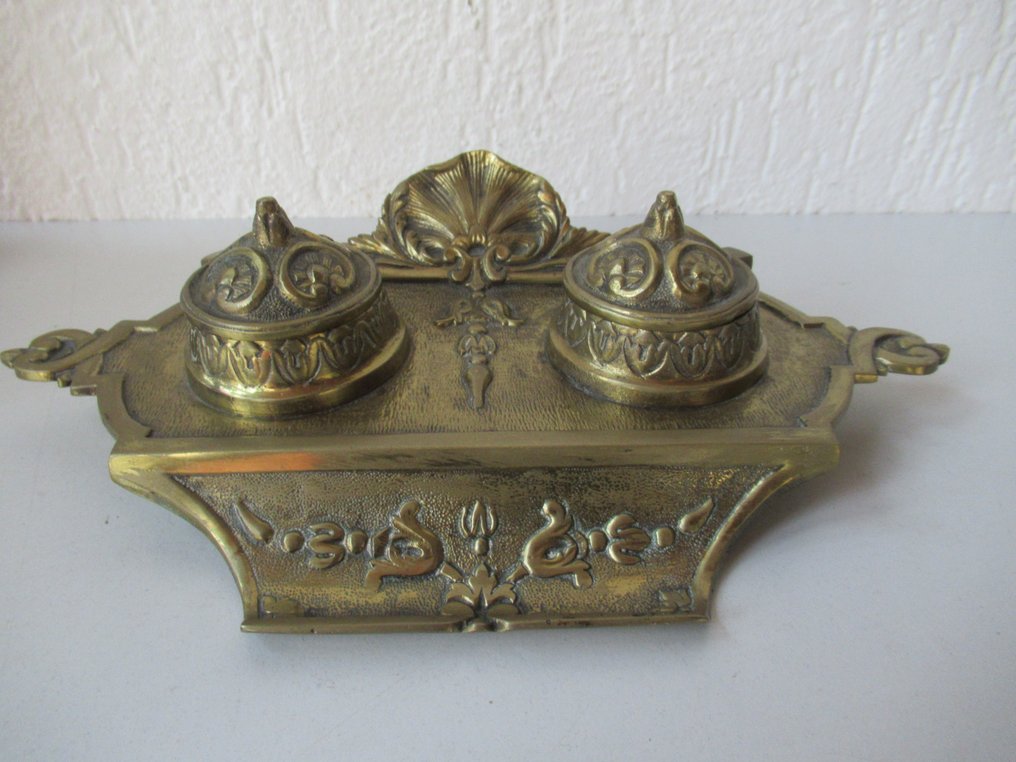Brass inkstand with porcelain pots - Brass and porcelain - - Catawiki