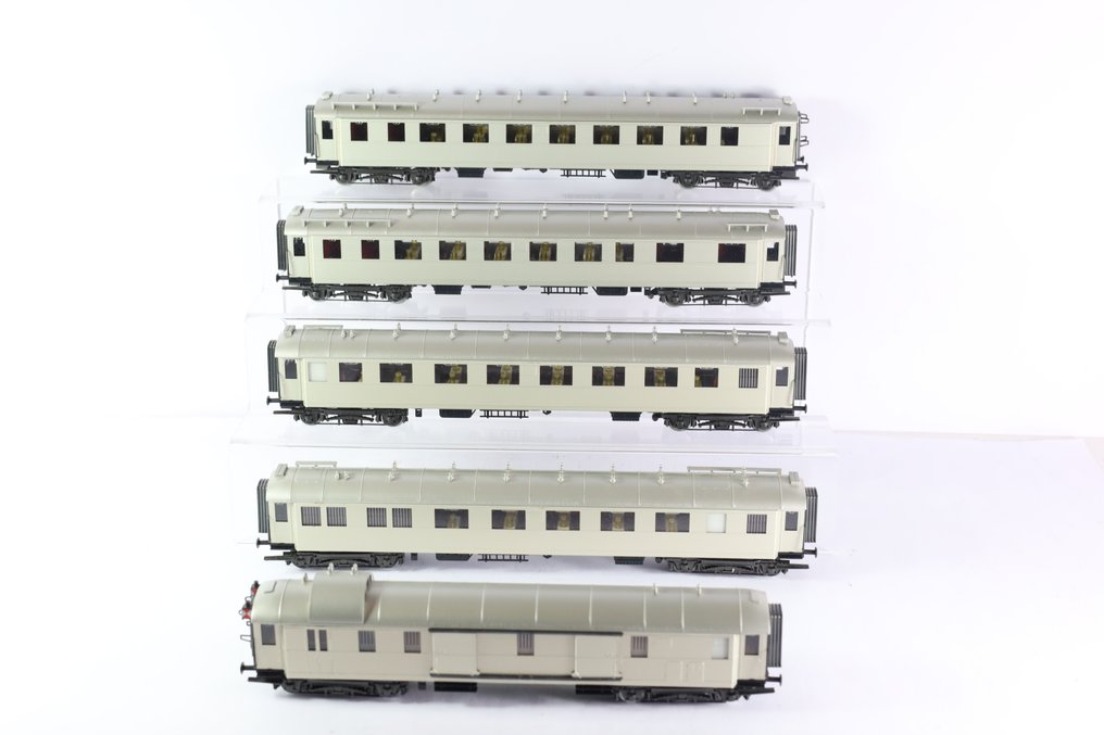 Märklin H0 - 4228 - Model train passenger carriage set (1) - 5-piece silver carriage set - DRG ...