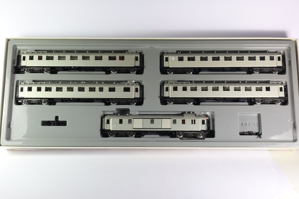 Märklin H0 - 4228 - Model train passenger carriage set (1) - 5-piece silver carriage set - DRG ...