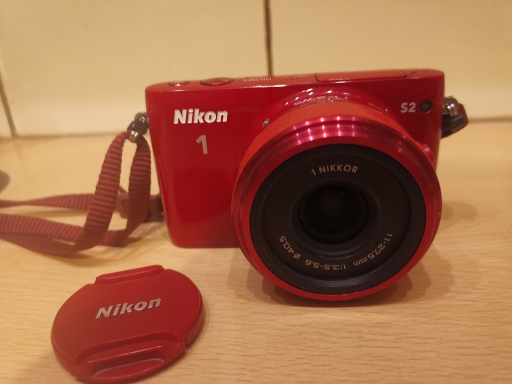 Nikon 1 S2 Body+11-27.5mm Zoomlens Rood Appareil photo sans miroir - Catawiki