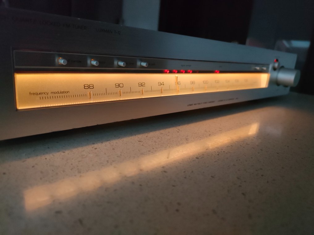 Luxman - T-12 Tuner - Catawiki