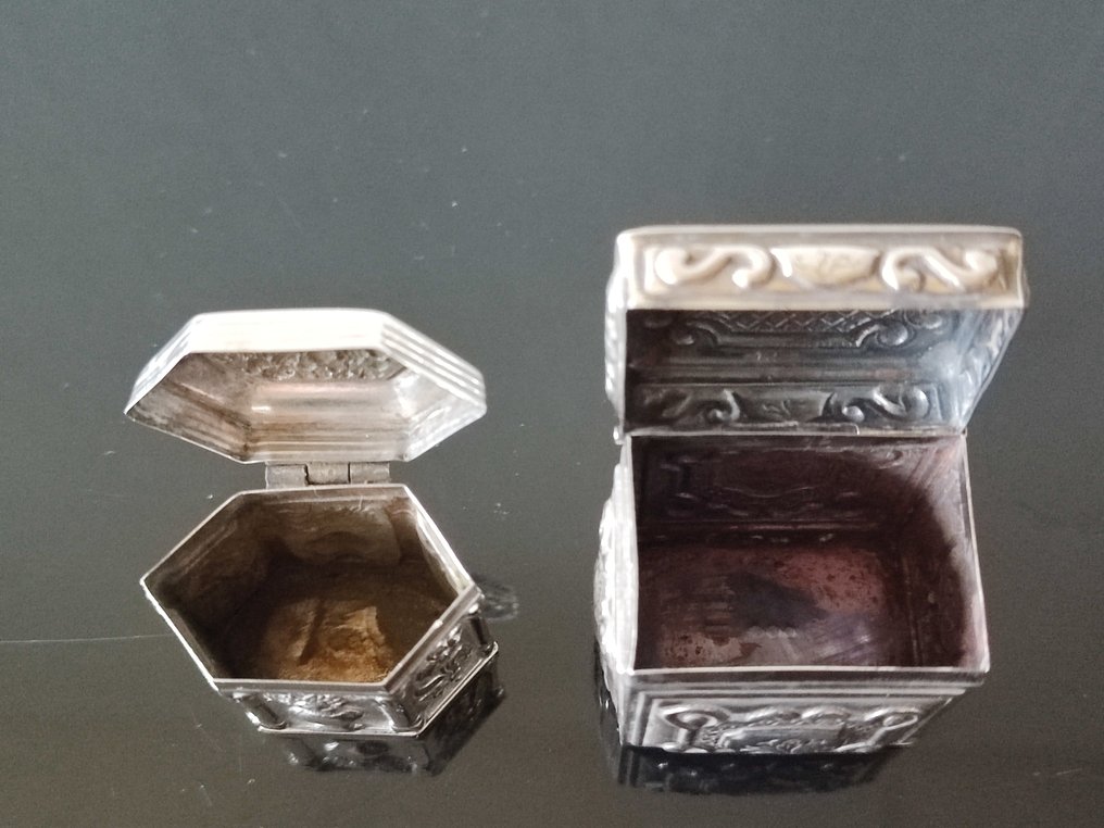 Twee Loddereindoosjes-J.M.v.d.Meulen-Joure-1980 - Lodderein box (2 ...