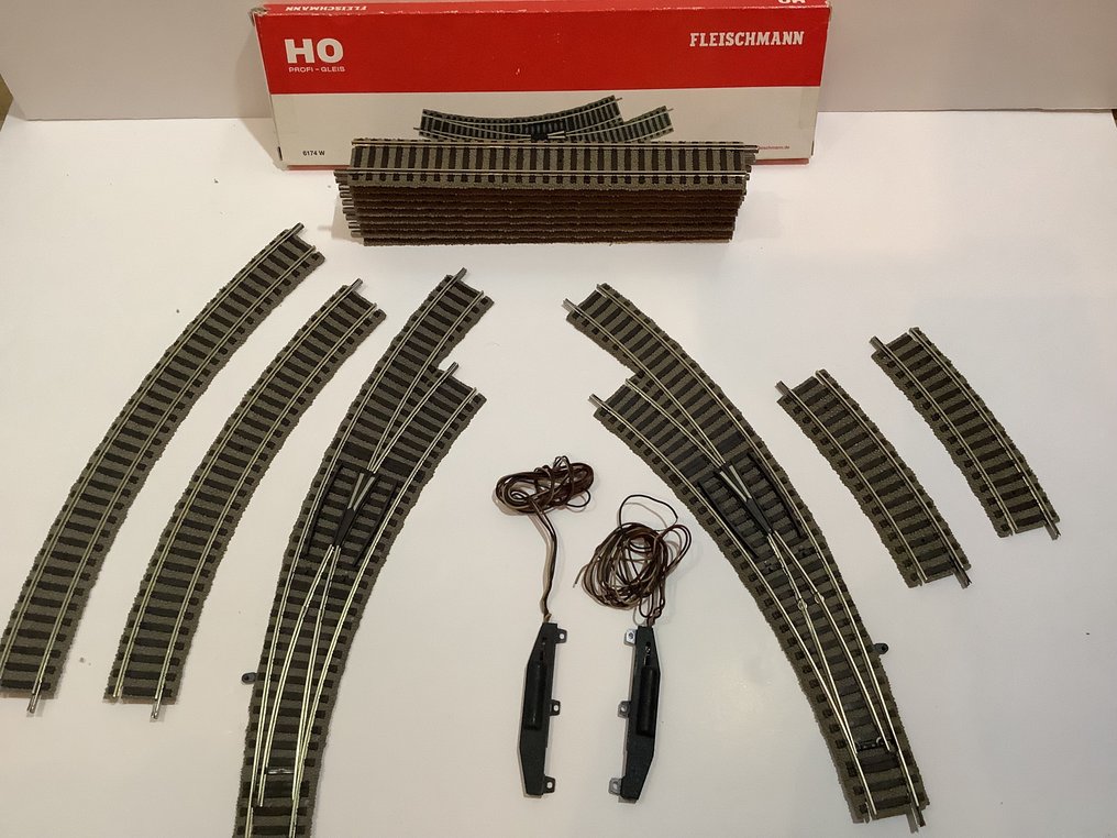 Fleischmann H0 - Model train tracks (18) - 90° turn of parallel tracks ...
