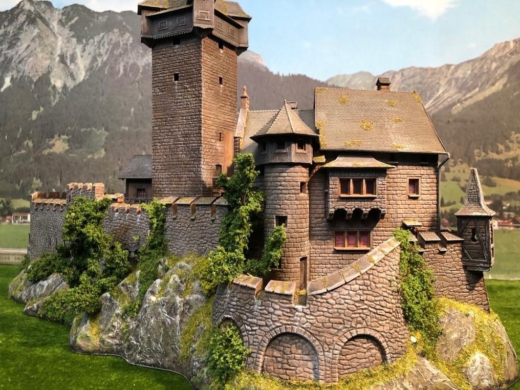 Kibri H0 - 39010 - Model train (1) - Falkenstein castle 2.0 - Catawiki