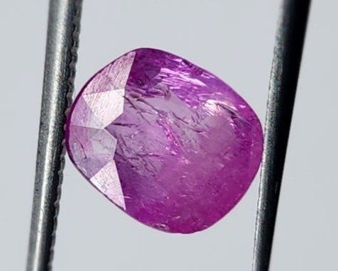 purple red Ruby - 1.37 ct - Catawiki