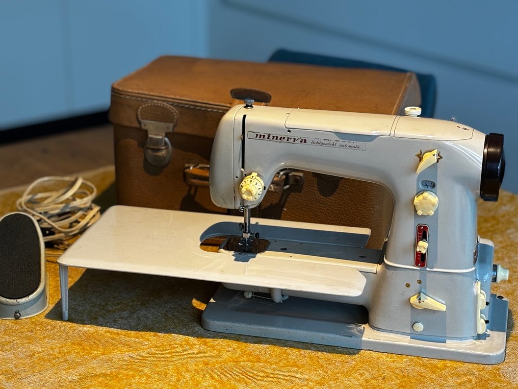 Minerva T132 Lichtgewicht Automatic Macchina da cucire - metallo - Catawiki