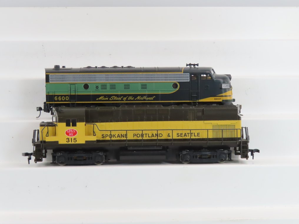 Atlas H0 - 8031/8326 - Locomotive diesel (2) - Alco C-425 et EMD FP-7 ...