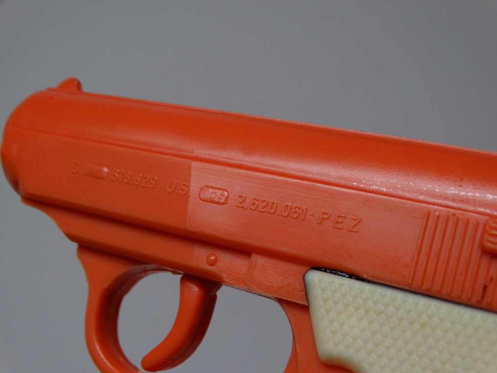 Extremely Rare !!! - Figure - Vintage 1965 PEZ Shooter Pistol Candy ...