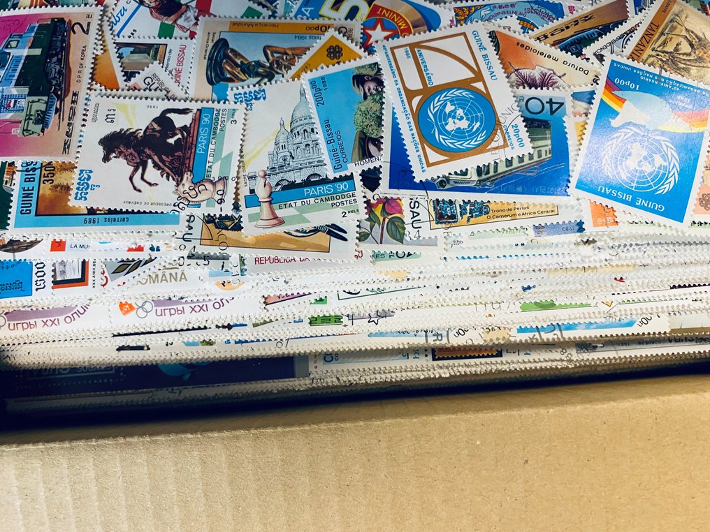 World - Unsorted 1.6 kg stamps - Catawiki
