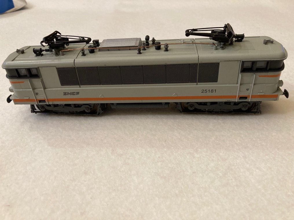 Jouef H0 - 310400 - Electric locomotive (1) - BB 24181 concrete gray livery - SNCF - Catawiki