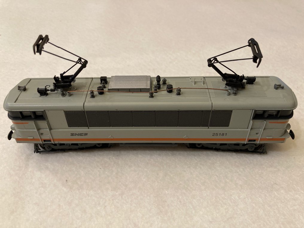 Jouef H0 - 310400 - Electric locomotive (1) - BB 24181 concrete gray livery - SNCF - Catawiki