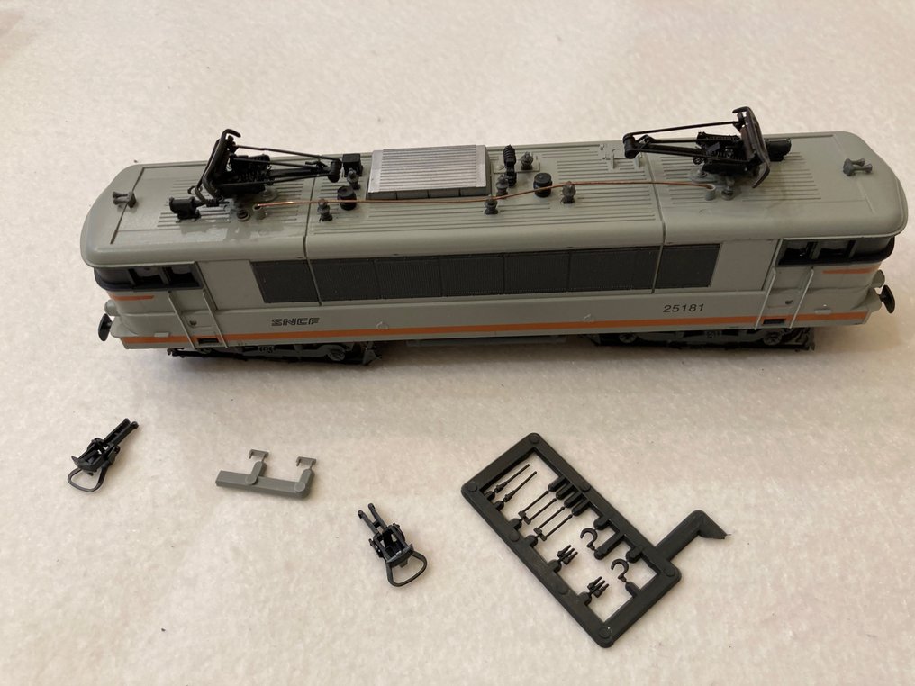 Jouef H0 - 310400 - Electric locomotive (1) - BB 24181 concrete gray livery - SNCF - Catawiki