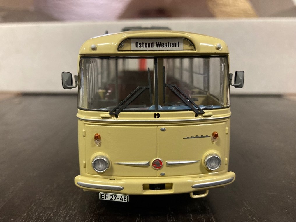 Premium Classixxs 1:43 - 1 - Voiture miniature - Skoda-9TR Kraftverkehr - Catawiki