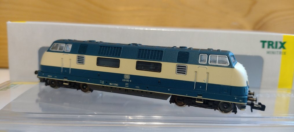 Minitrix N - 16222 - Locomotive diesel (1) - BR220 - DB - Catawiki