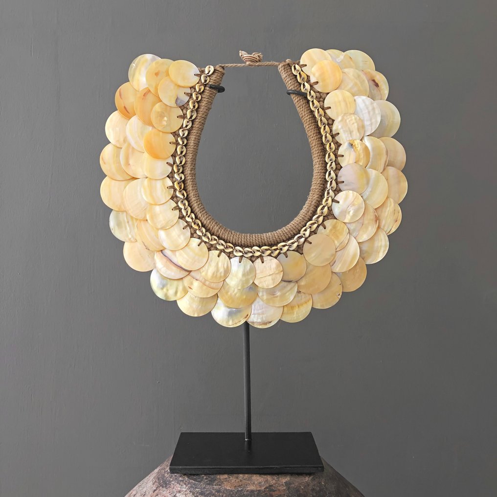 Decorative ornament (1) - NO RESERVE PRICE -SN19 - Decorative shell ...