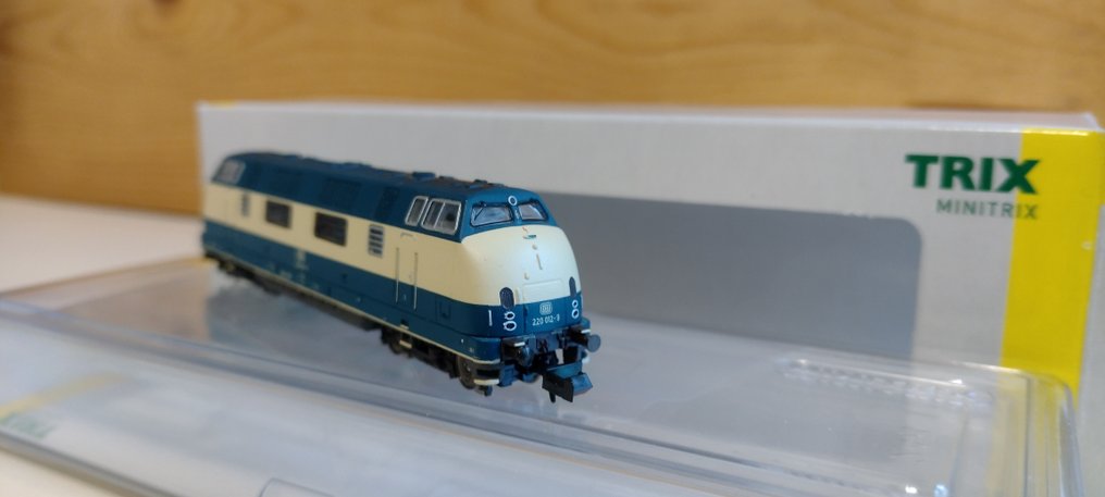 Minitrix N - 16222 - Locomotive diesel (1) - BR220 - DB - Catawiki