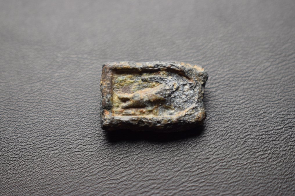 Ancient Roman, Empire Lead Ancient Roman Lead Crocodile Amulet - Catawiki