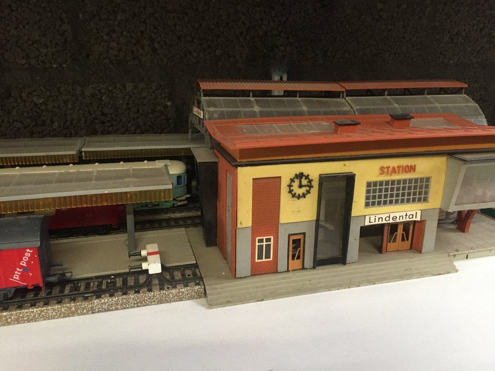 Faller H0 - B-99/B-180 - Bâtiments pour trains miniatures (7) - Station ...