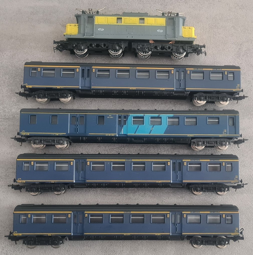 Lima, Piko H0 - 9109/9305 - Train set (5) - E44 Electric Locomotive - Passenger Convoy - NS ...