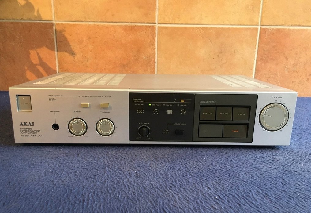 Akai - AM-A1 Solid state integrated amplifier - Catawiki