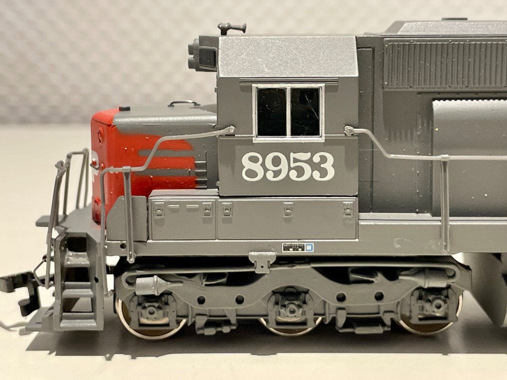 Bachmann H0 - 11605 - Locomotora diésel (1) - Serie de colección EMD-SD45 'Bloody Nose' Plus ...