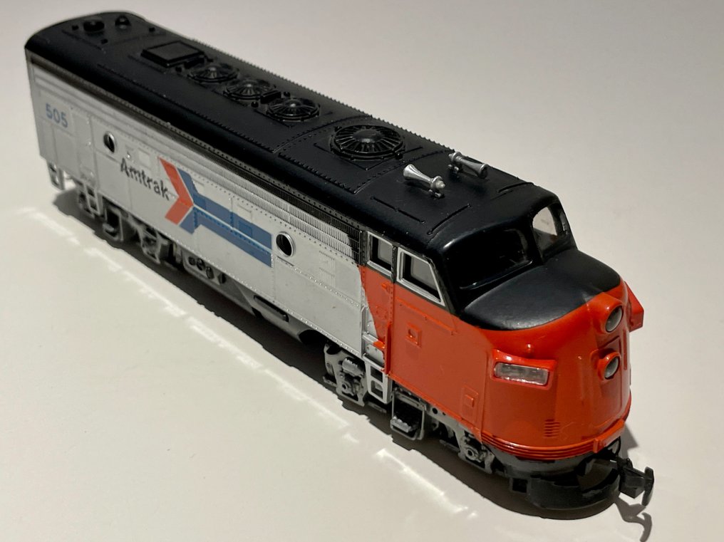 Bachmann H0 - 0519 - Locomotive diesel (1) - EMD F9 - Amtrak - Catawiki
