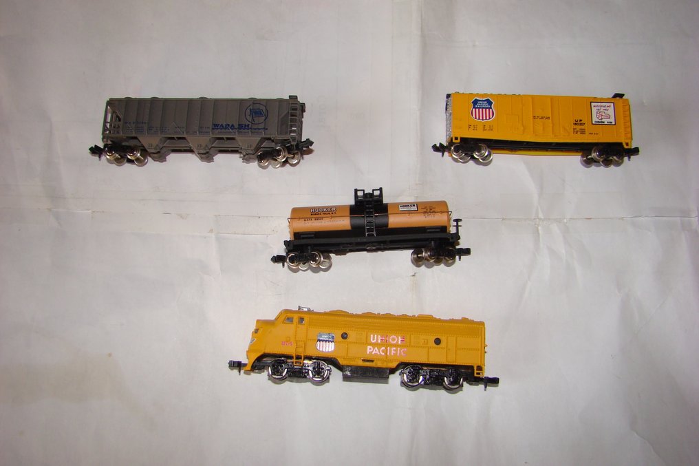 Bachmann N - 61550/73661/66661 - Treinset (1) - 1 diesellocomotief F9 ...