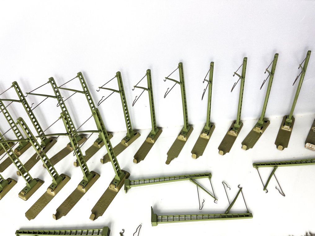 Märklin H0 - 7000-serie - Oberleitung (114) - 114-teiliges Konvolut ...