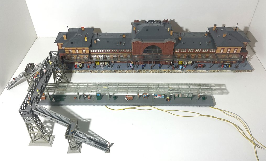 Faller, Kibri H0 - Model train scenery (3) - Bonn station - Catawiki Faller, Kibri H0 - Model train scenery (3) - Bonn station - Catawiki