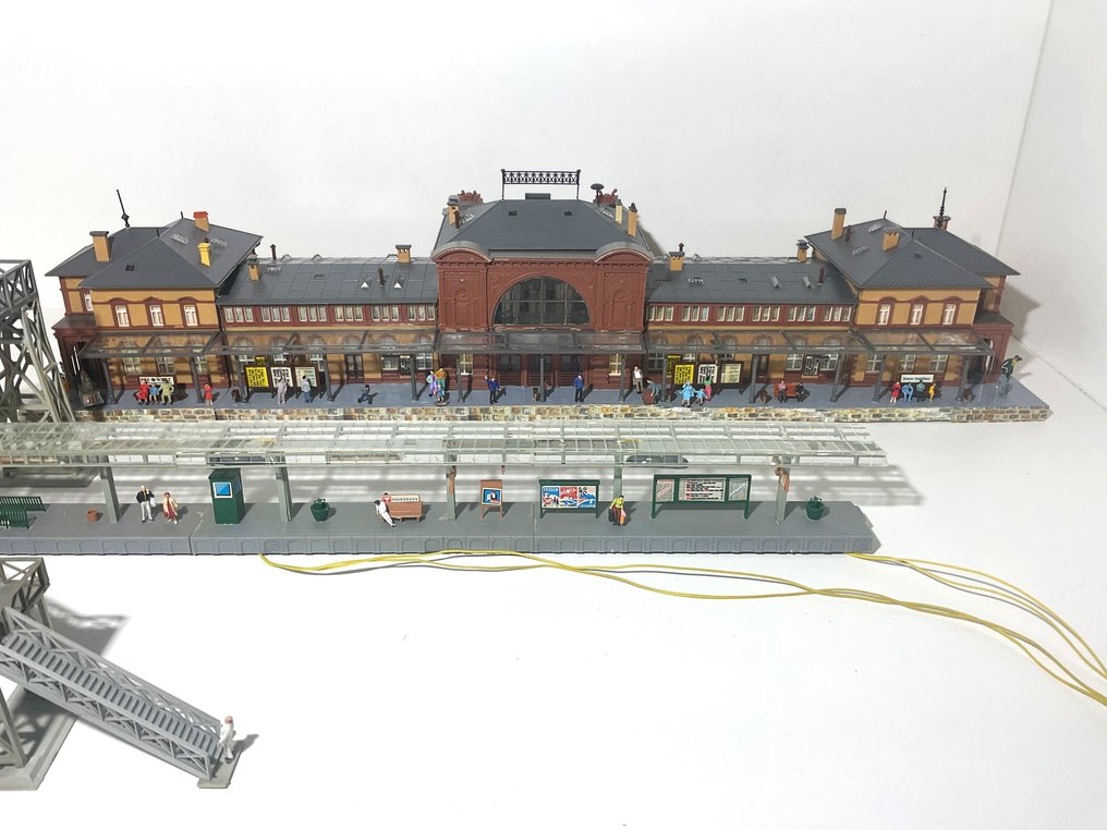 Faller, Kibri H0 - Model train scenery (3) - Bonn station - Catawiki Faller, Kibri H0 - Model train scenery (3) - Bonn station - Catawiki