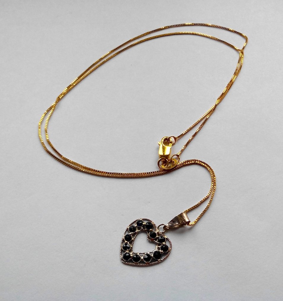 Handgefertigt 18 kt Weißgold- Herz- Anhänger mit Saphiren an 9 kt Gelbgold Kette - 2-teiliges ...
