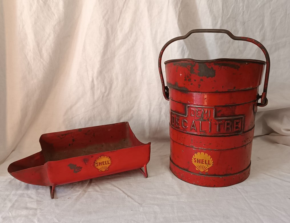 Benzinepomp (2) - Shell - Ancien récipient et bac a huile SHELL - 1940 ...