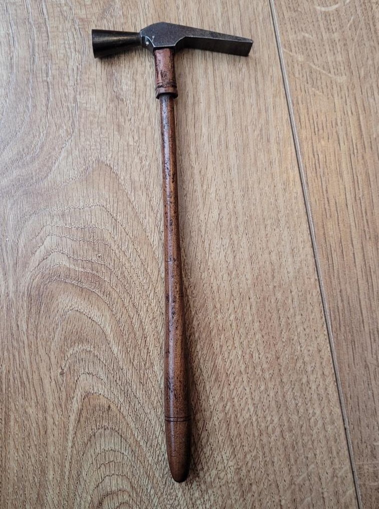 Lot de 2 outils de bijoutier/horloger : petite enclume sur socle en ...