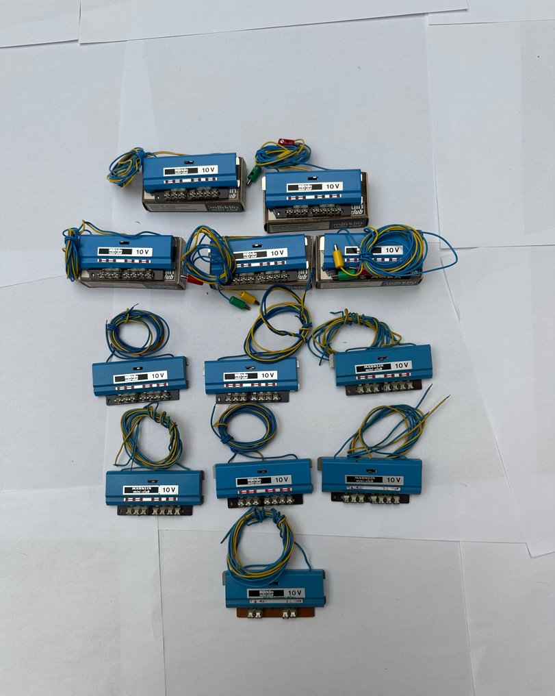 Märklin Z - 8945, 8947 - Elektronica (12) - 11x universeel relais ...