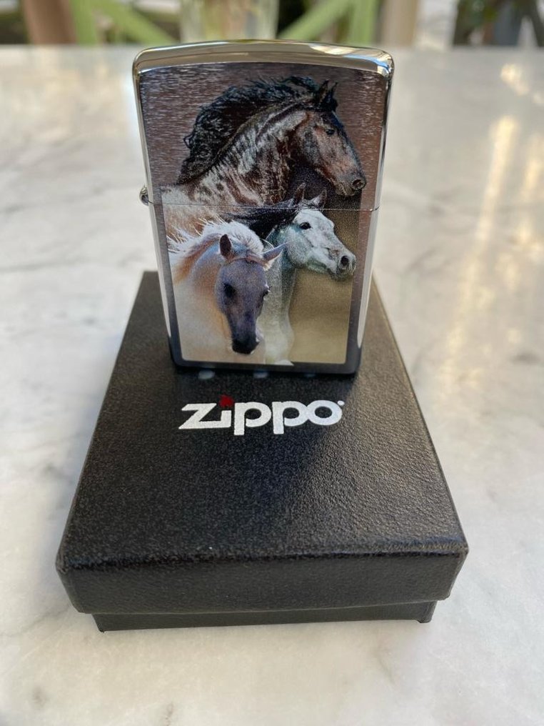 Zippo - GALLOPİNG HORSES IN DESERT Brand collectibles (H 2017) - Zakaansteker - Penselen/Chroom ...