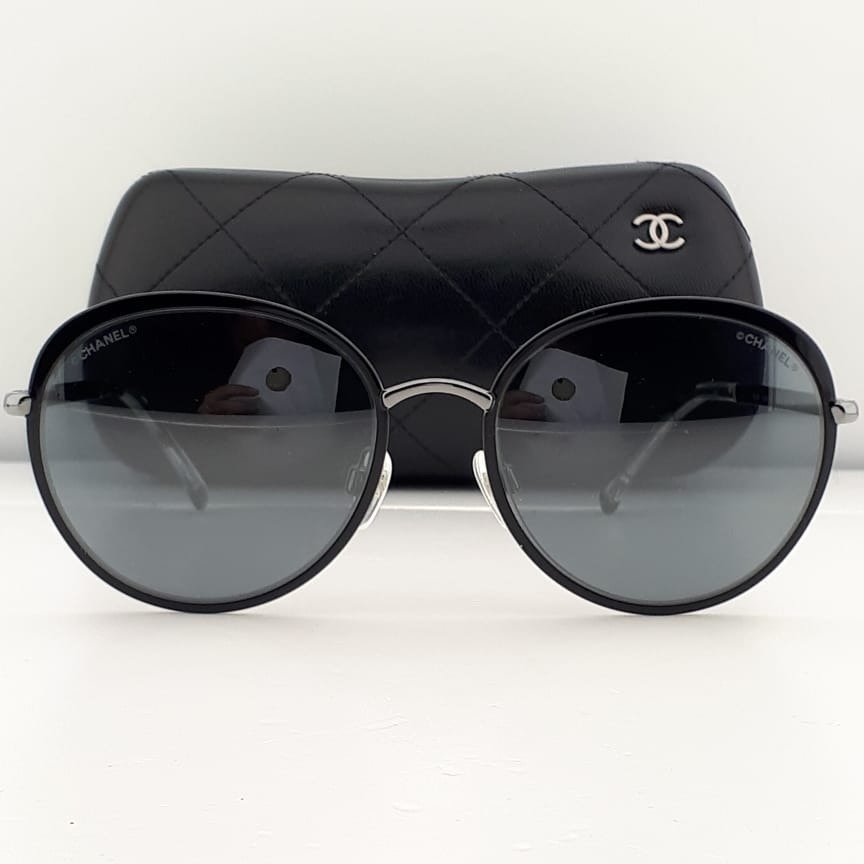 Chanel - Round Grey Mirror Coated Lenses with Chanel Logo Detailed Temples - Sunglasses - Catawiki