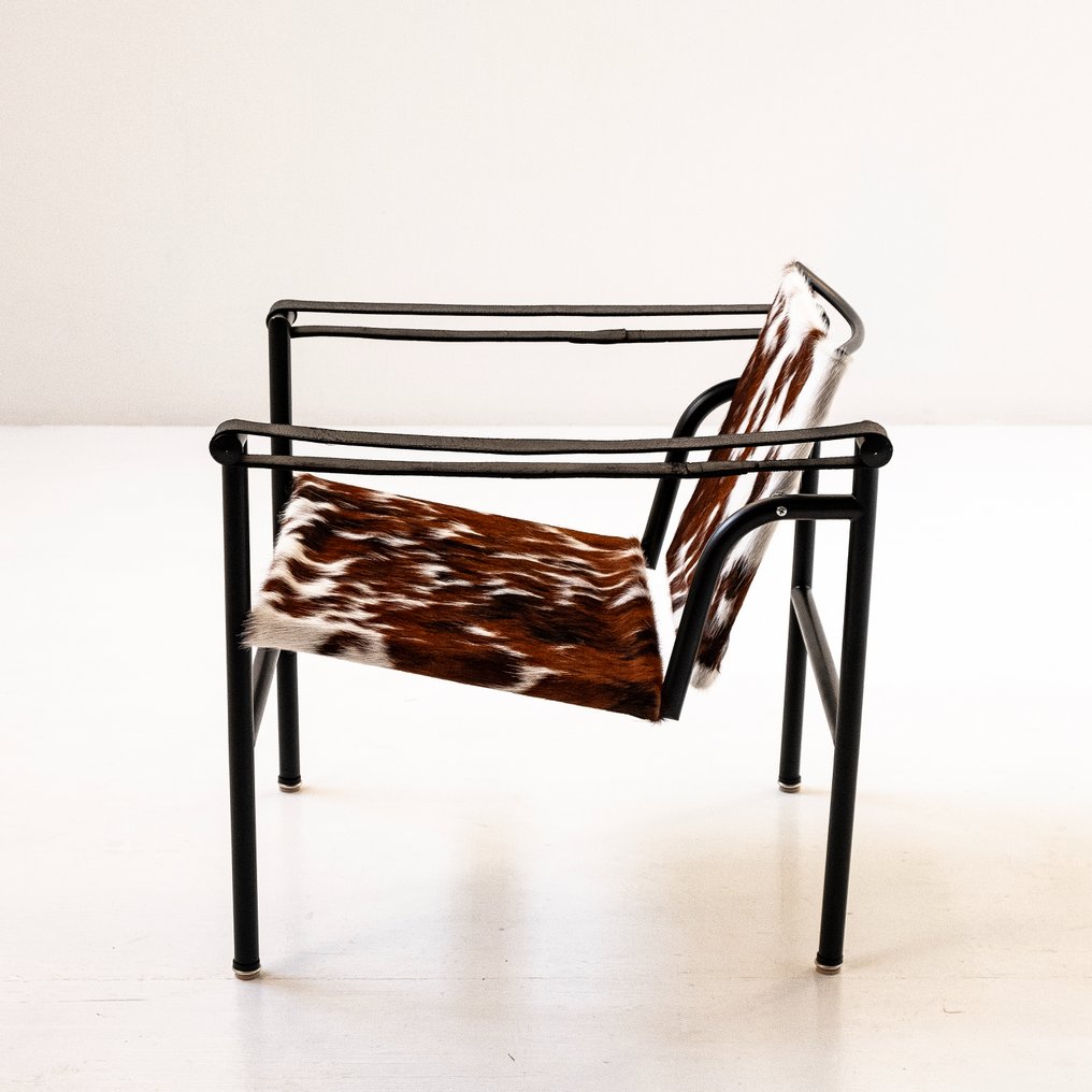 Cassina - Charlotte Perriand, Le Corbusier, Pierre Jeanneret - Fauteuil - LC1 - Acier, Cuir ...