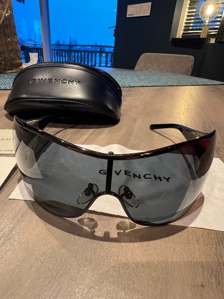 Givenchy - Sunglasses - Catawiki