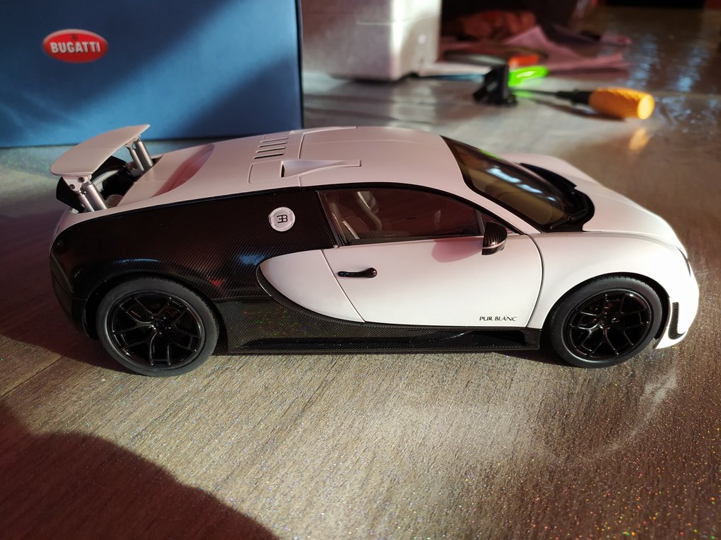 Autoart 1:18 - 1 - Model car - Bugatti Veyron Supersport Purblanc de 2012 - 1042nd - Catawiki