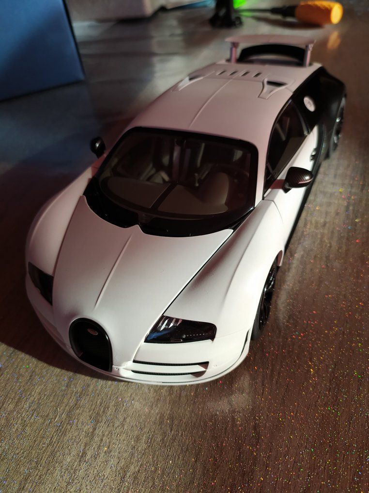 Autoart 1:18 - 1 - Model car - Bugatti Veyron Supersport Purblanc de 2012 - 1042nd - Catawiki