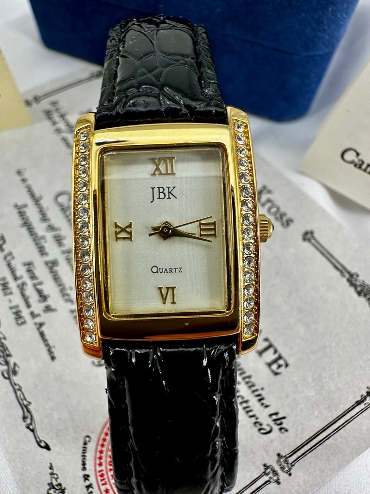 JBK - Jackie Kennedy “CARTIER Tank Watch" - Camrose & Kross - Women - 1960-1969 - Catawiki