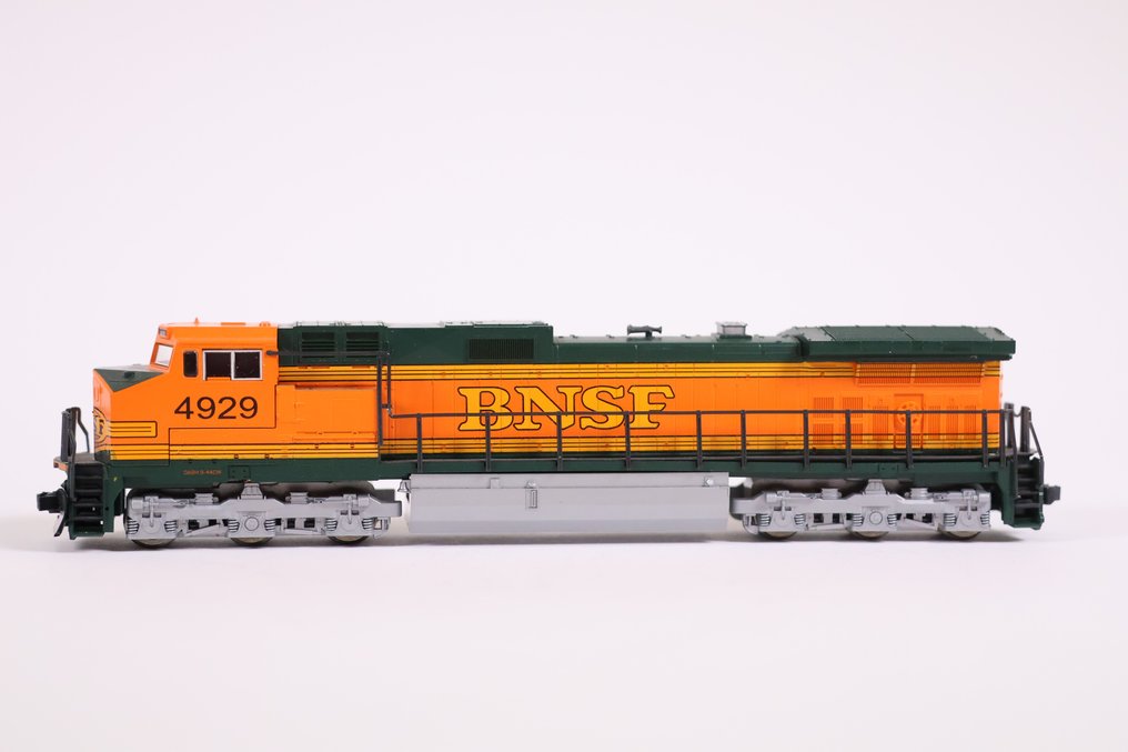 Kato N - 176-5902 - Diesellocomotief (1) - C44-9W 'Dash 9 - 4929' - BNSF - Catawiki