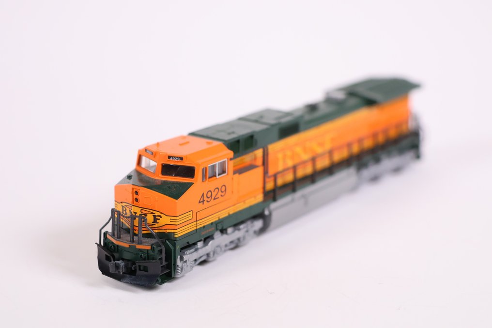 Kato N - 176-5902 - Diesellocomotief (1) - C44-9W 'Dash 9 - 4929' - BNSF - Catawiki