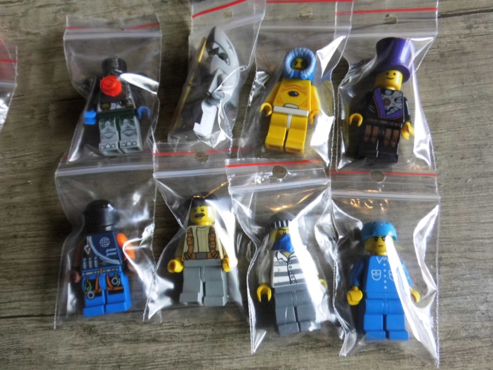 LEGO - 120 Minifigures and 1 model and 3 kits - 1990-2000 - Catawiki