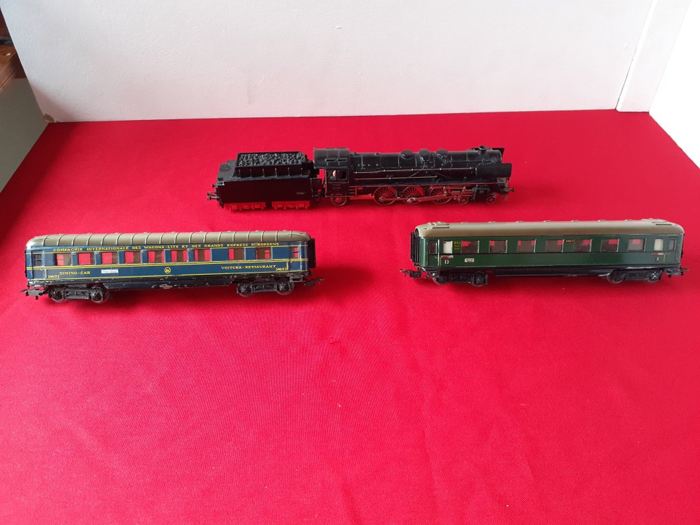 Märklin H0 - 3026.1/4009/4006 - Model train locomotive (3) - BR 01 097 ...