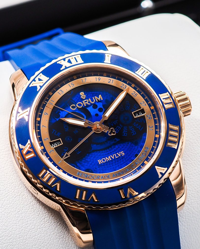 Corum - Romvlvs 44 - 18K Gold - No Reserve Price - Annual Calendar - BRAND NEW - Limited ...
