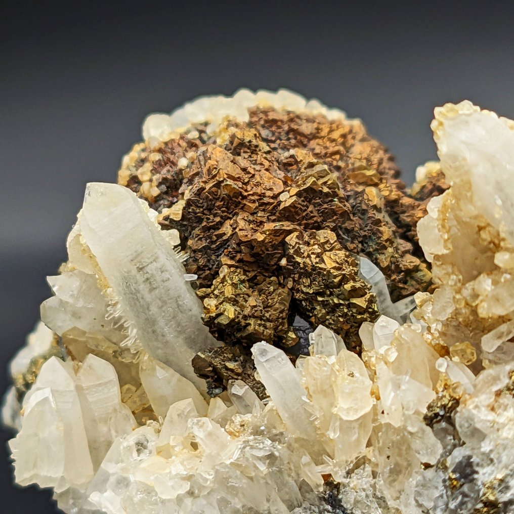 CALCOPIRITE bronzata, QUARZO e CALCITE UV Sensbile, Completo Cristalli su matrice - 63×55×40 mm ...